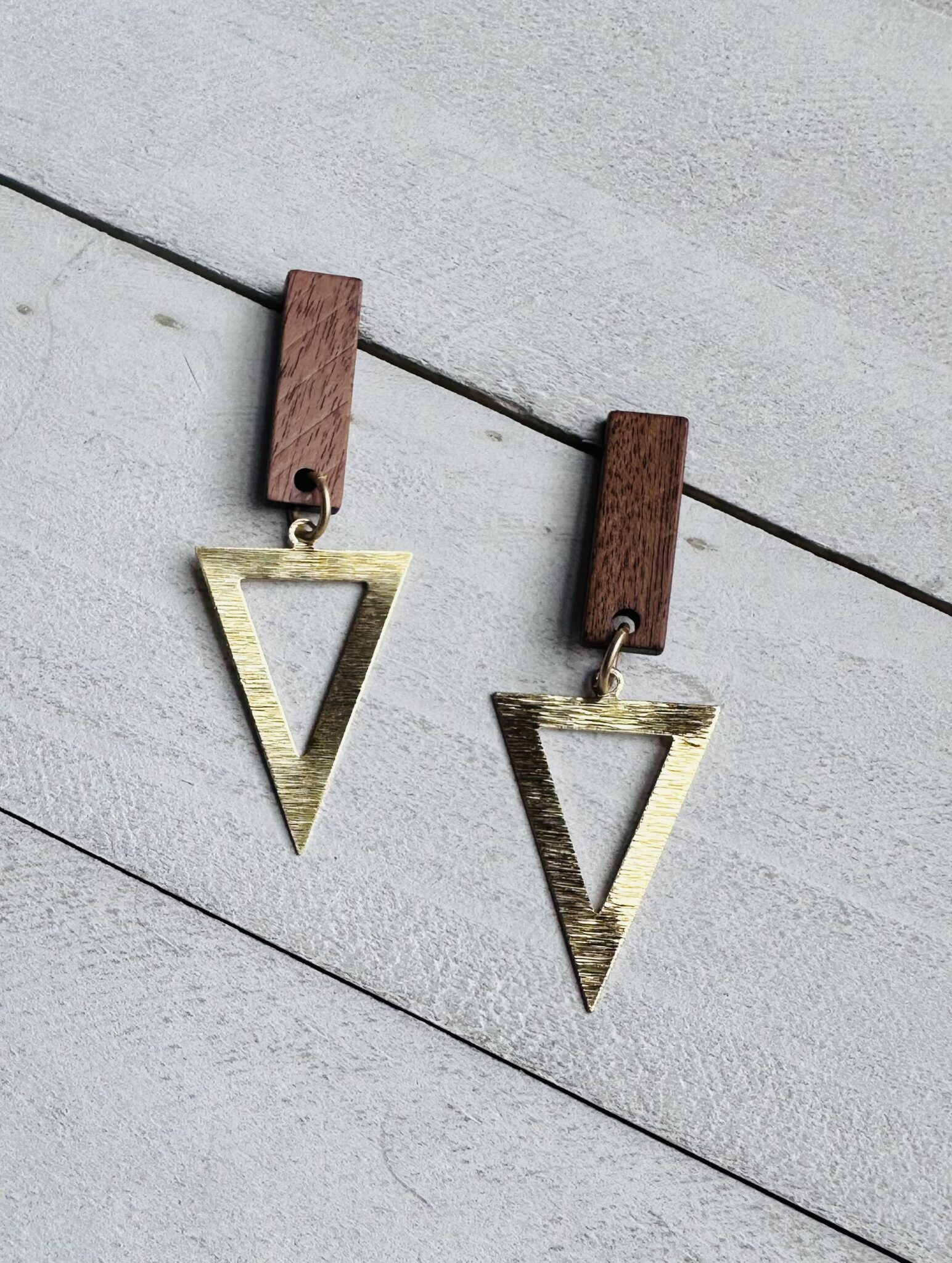 Monarch Jewelry, Monarch 4 Freedom, Crisis Aid International